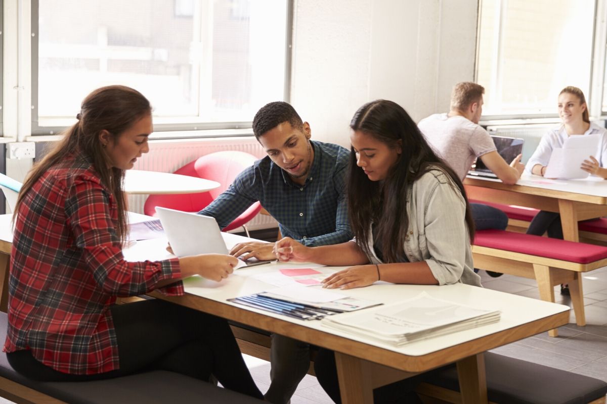 Flipped Classroom Approaches to Improve Student Experience | VEO